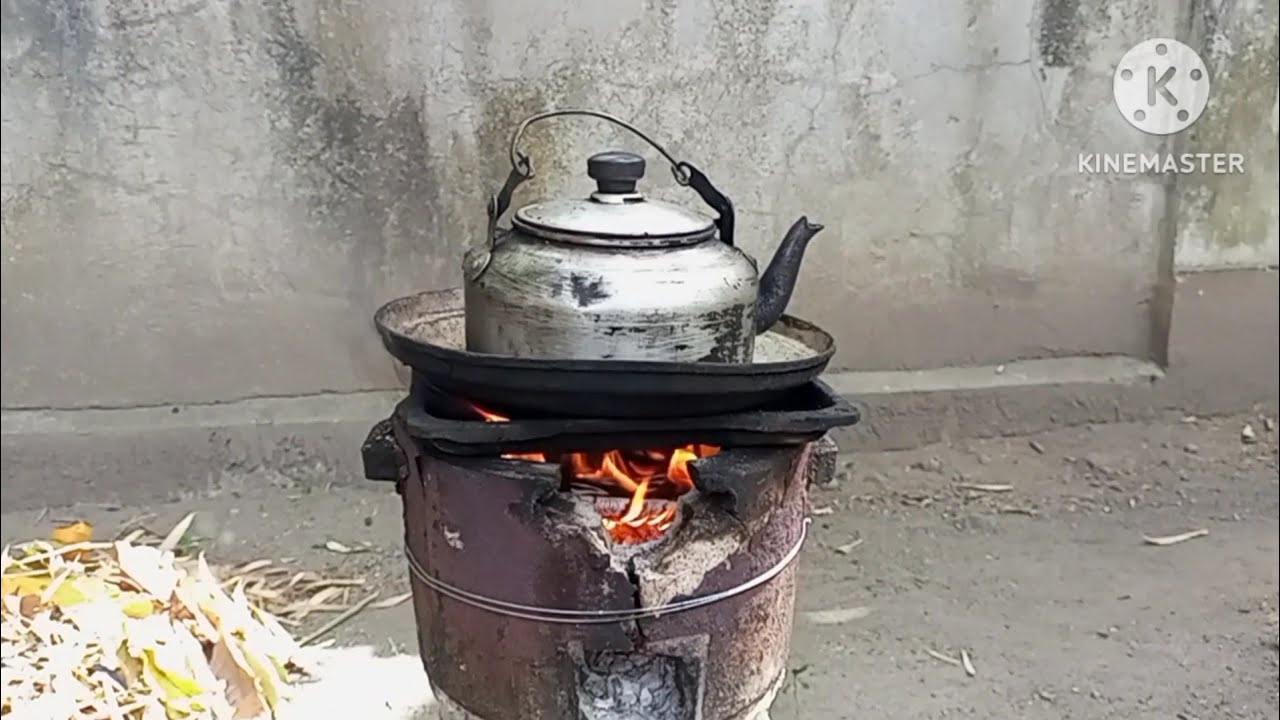 Puro uling na ang bobong,dahil sa panggatong na kahoy,@gersvlog - YouTube