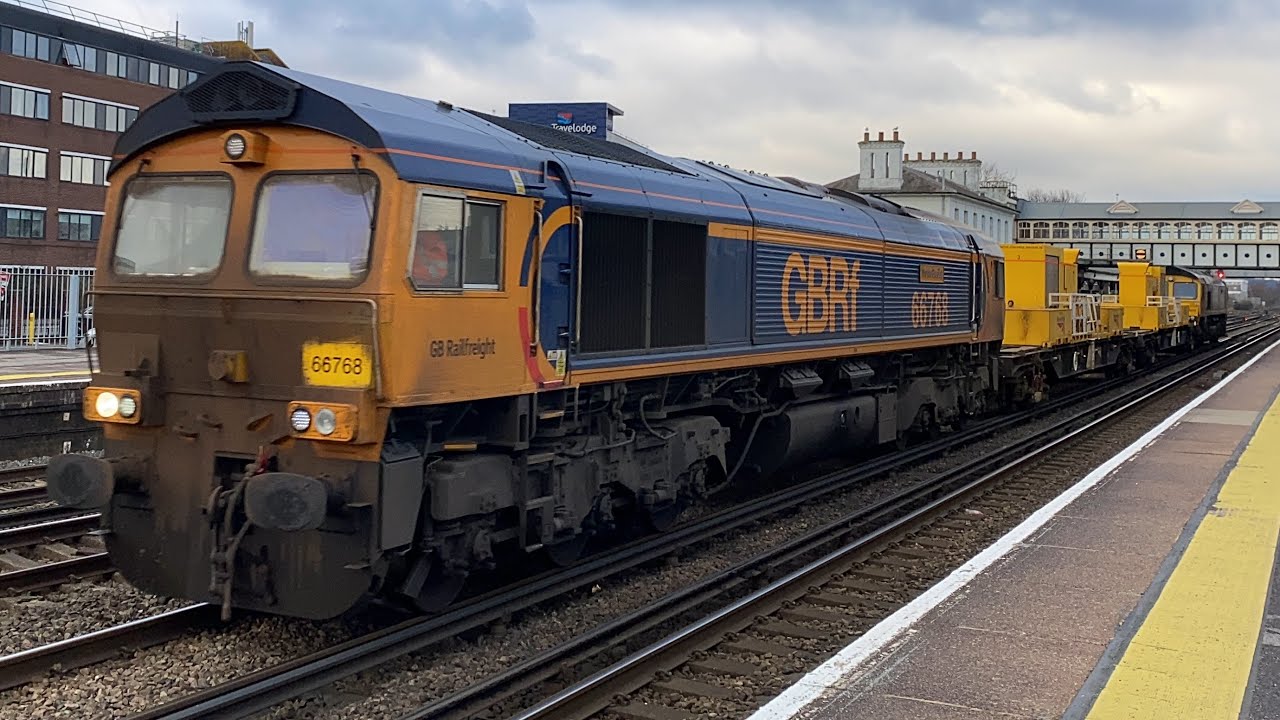Class 66714, 66768, 444043, 444027 & 221135 at Eastleigh 9/2/25 - YouTube
