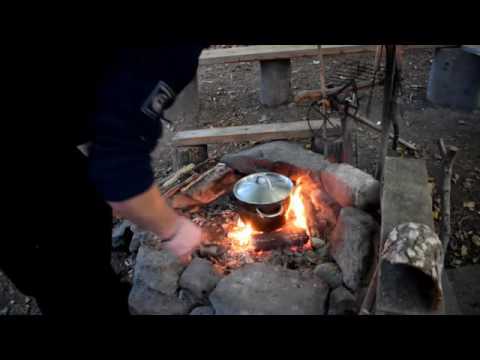 Bushcraft Cooking Steak & Ale Pie / Hikers Haul Of Survival. - YouTube