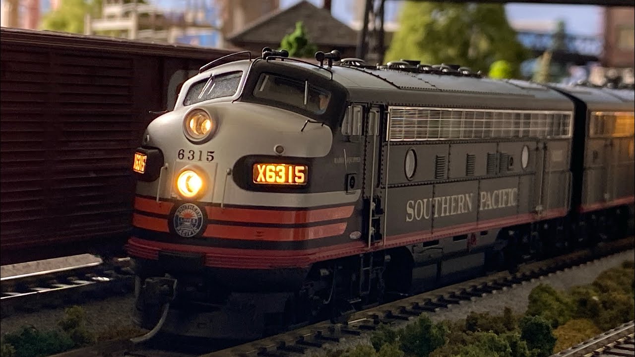 Quick Trip Around My HO Scale Model Train Layout with Southern Pacific ...
