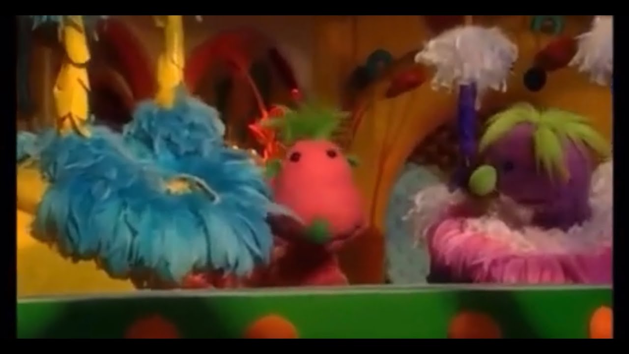 The Hoobs - Groove Scares Tula And Iver - YouTube