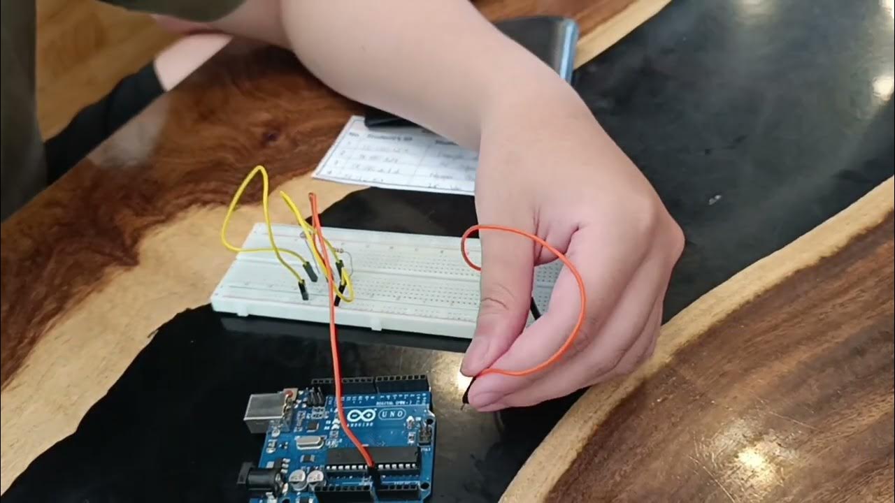 SE1817_Group3_Slot4 Photoresistor - Analog Input - YouTube