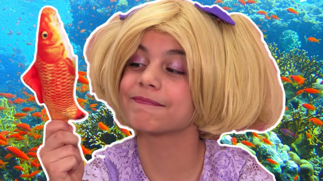 Esme Want a Real Pet Fish ⭐ Princesses In Real Life | Kiddyzuzaa ...
