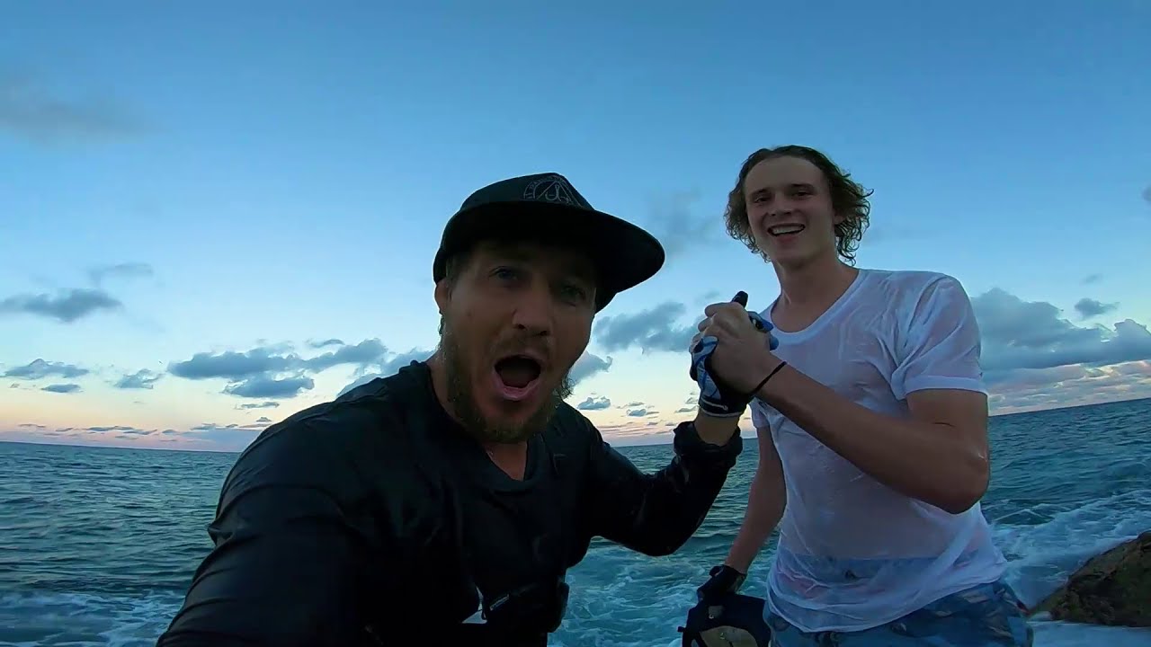 Rock Fishing for BIG Bluefin TUNA Ft Cavy Fishing!! Snapped Rod!! - YouTube