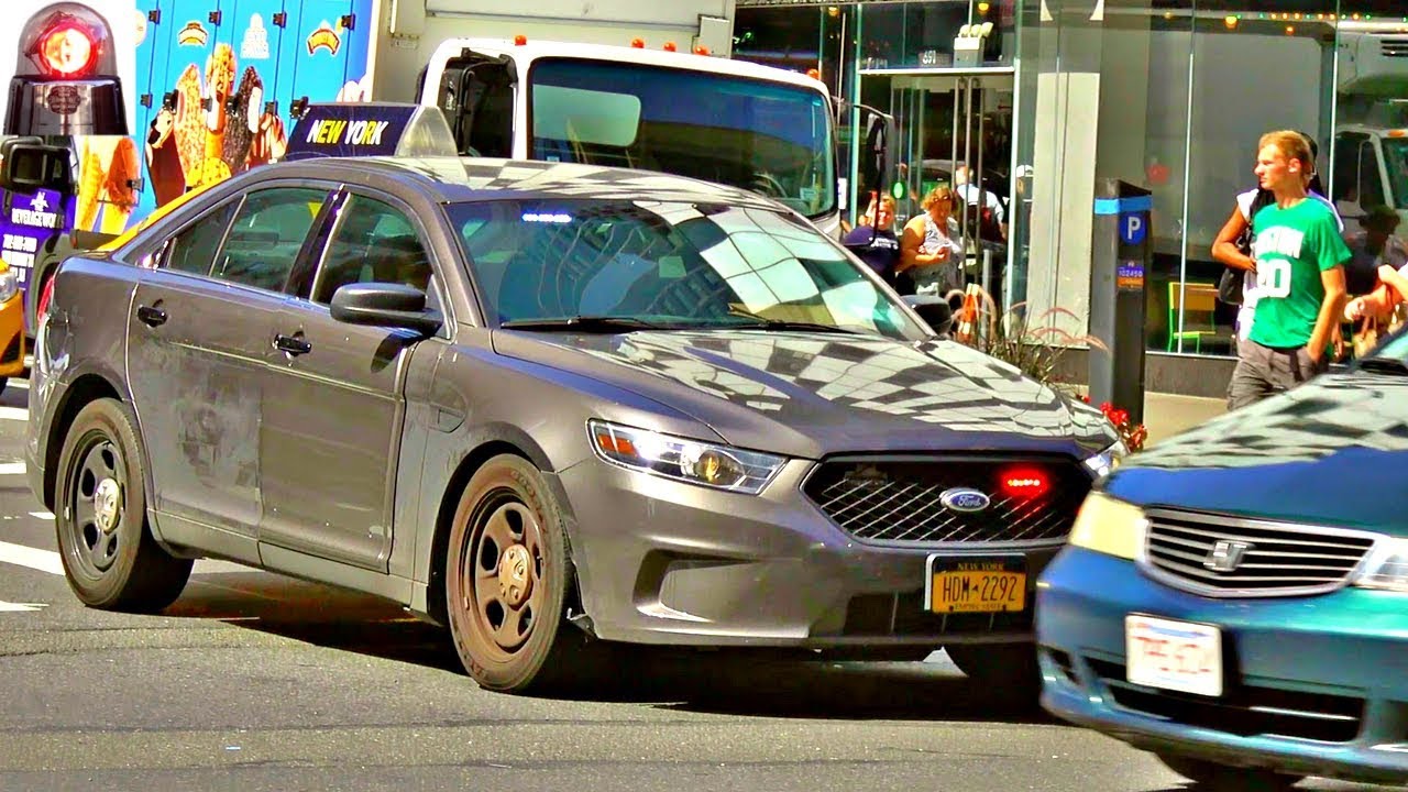 Driver Fails to Yield to NYPD Unmarked Police Car Responding Lights ...