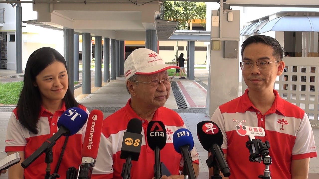 PSP Tan Cheng Bock introduces Stephanie Tan in Pioneer walkabout - YouTube