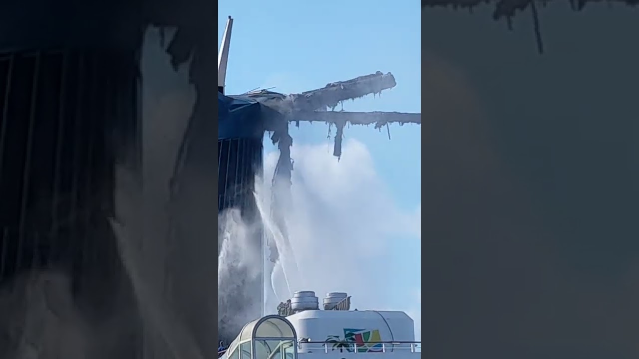Breaking ........Funnel fire on Carnival freedom Turks and Caicos - YouTube