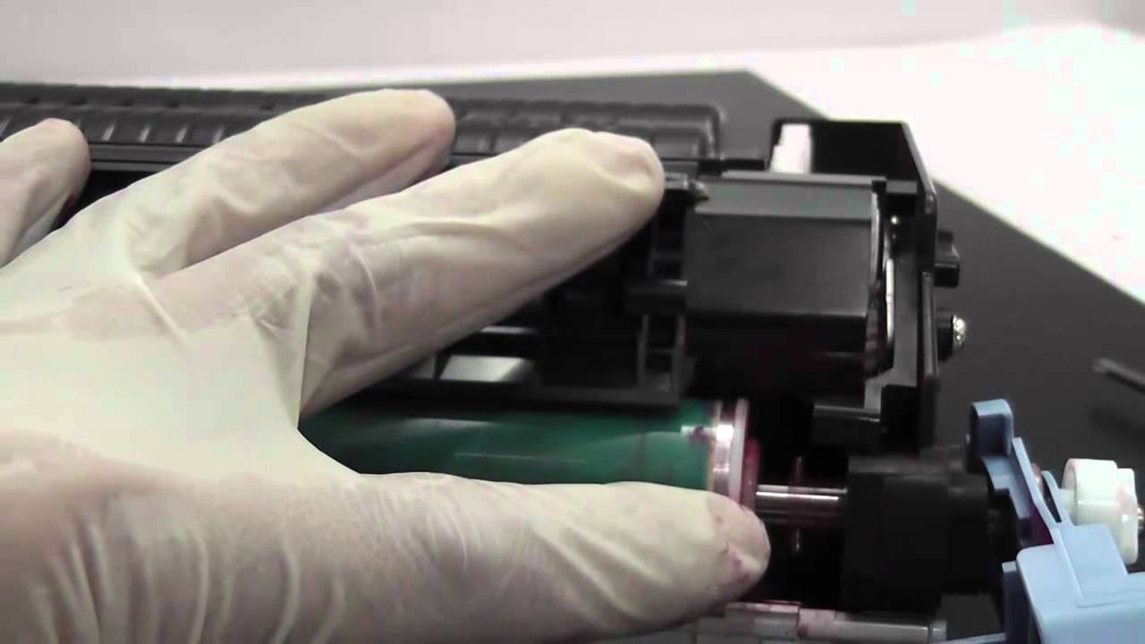How to refill HP colorjet 5550 - YouTube