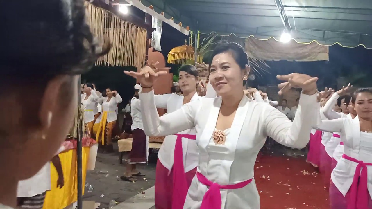 Tari Rejang Sari PKK Banjar Kubur Ketewel - YouTube
