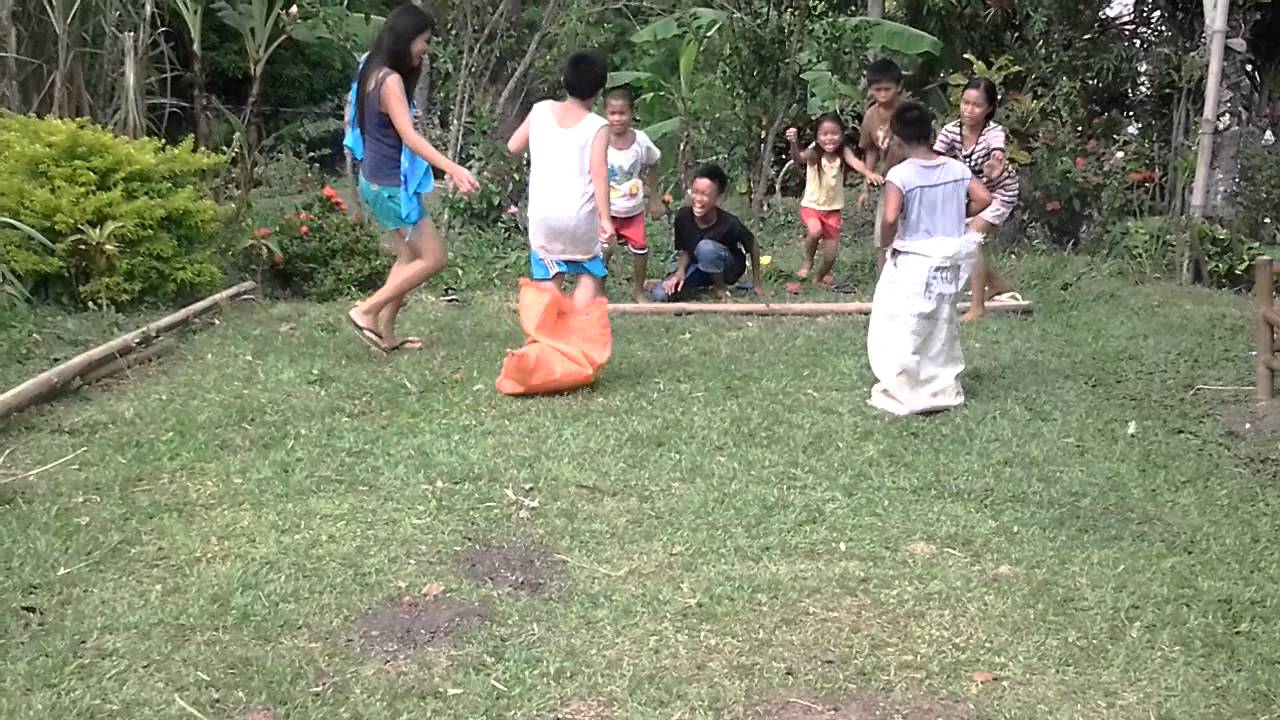 Larong Pinoy (Sackrace) - YouTube