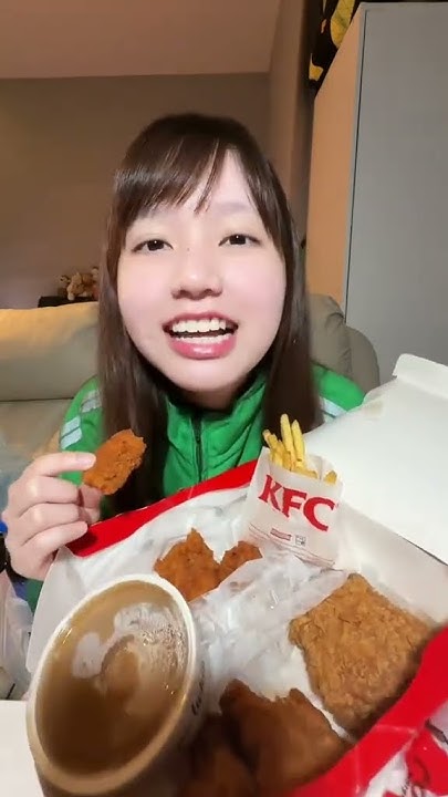 เบ๊บบี้ กินไก่ KFC - YouTube