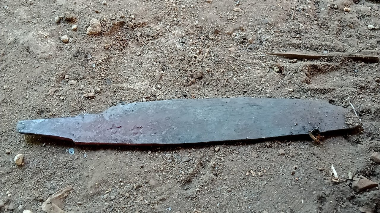 Proses Pembuatan Parang Terbuat Dari Ban Bekas Mobil Panen Padi ...