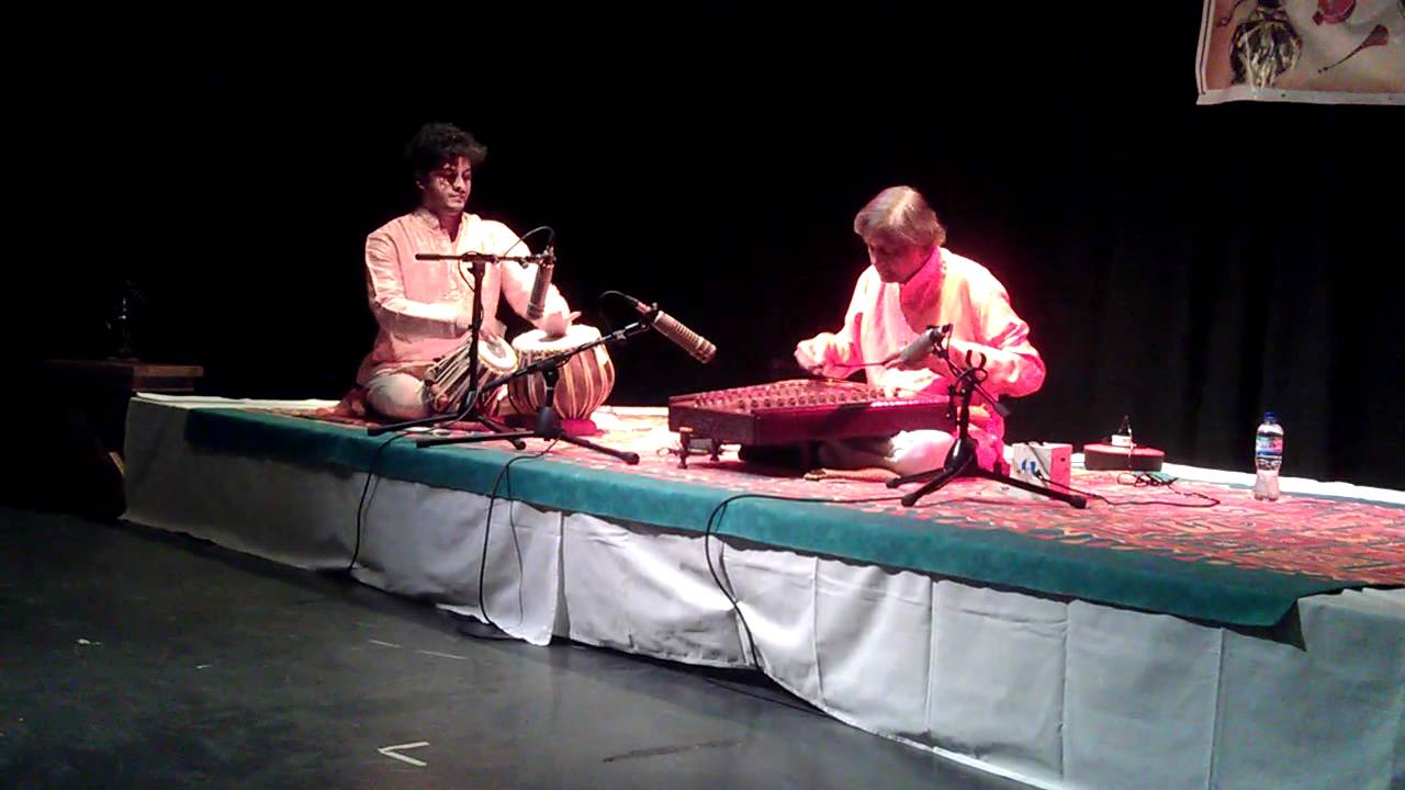 Pt. Ulhas Bapat playing Santoor at Manchester, Royal Northern College ...