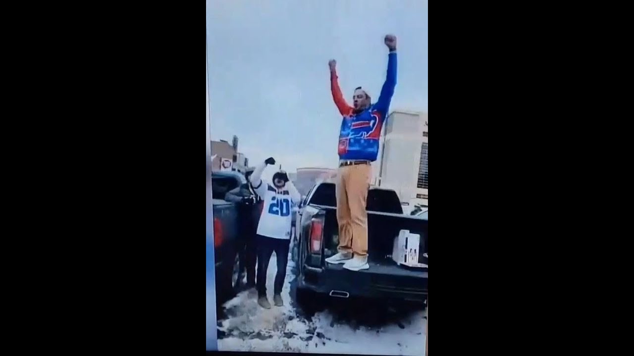 Buffalo Bills Fans Crashing Tables - YouTube