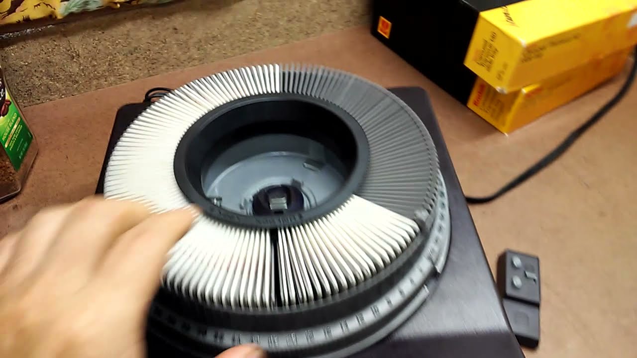 Kodak 5600 Carousel Slide Projector - YouTube