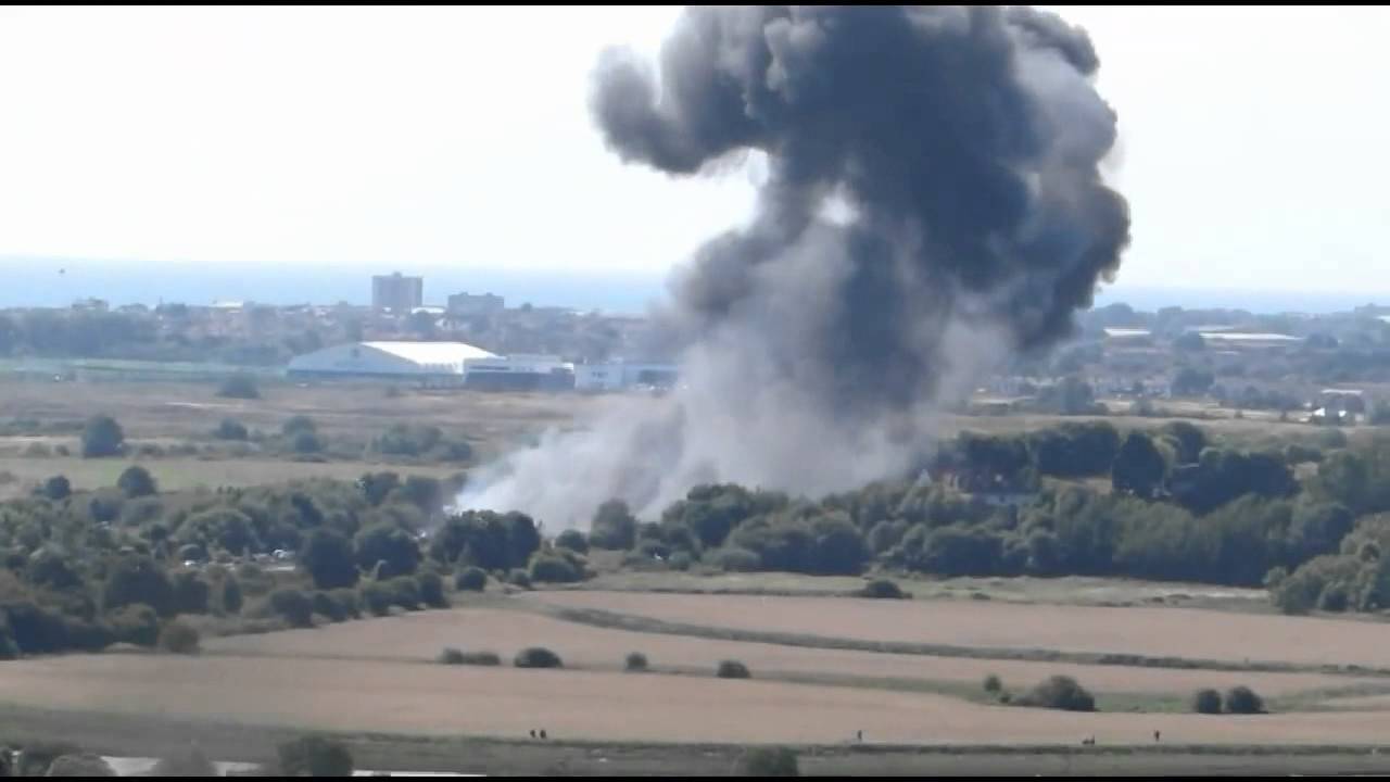 2015 UK Shoreham Airshow Disaster 7 Dead after Hawker Hunter Plane ...