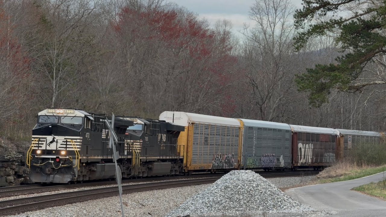 NS AC44C6M 4721 Leads Manifest 178-28 on 3/28/25 - YouTube
