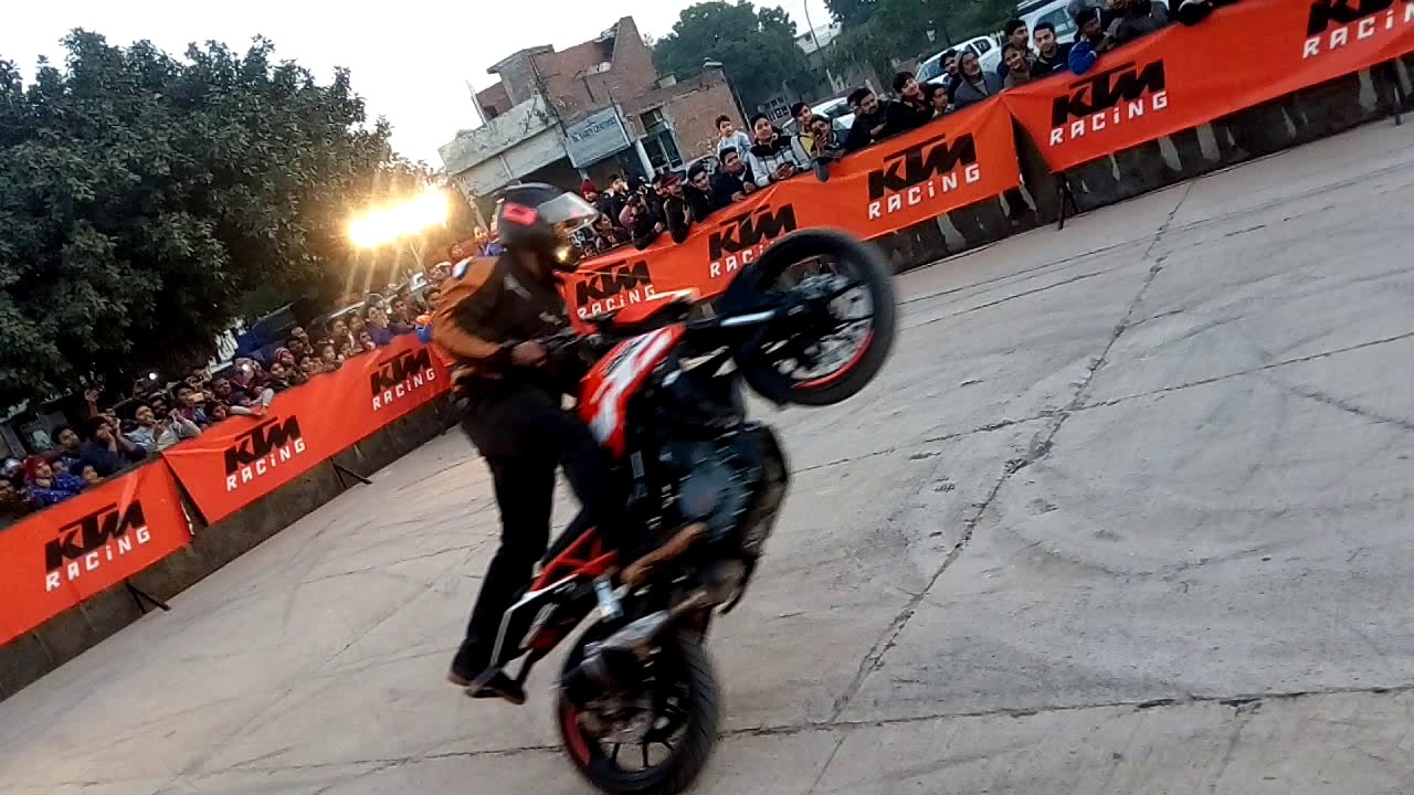 Ktm duke 390 stunts(2) - YouTube
