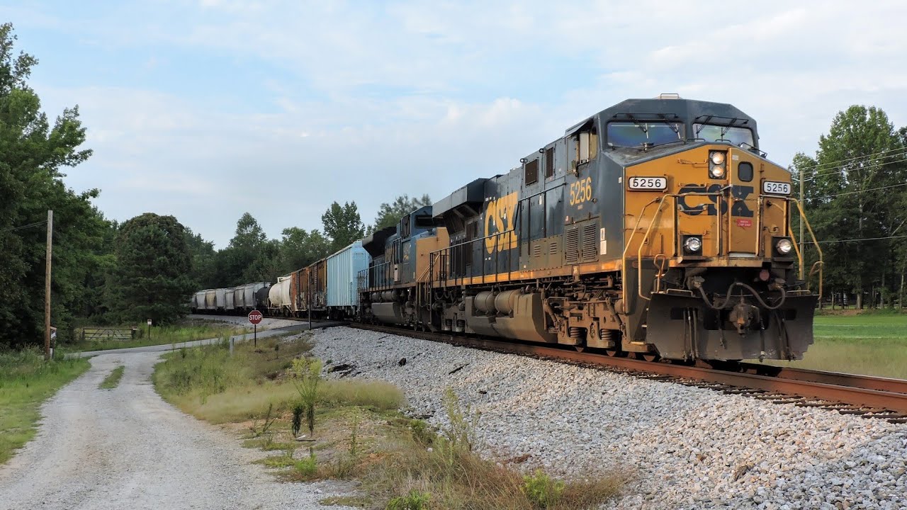 HD: CSX 5256 leads CSX Q619-04 in Moreland, GA - YouTube