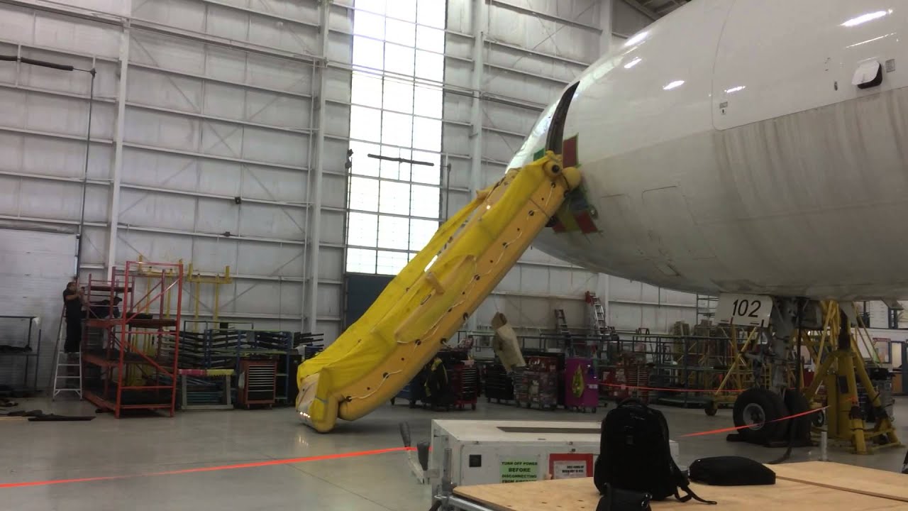 DC-10 Emergency Slide Raft - YouTube