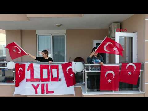 Çocuklarına bayramı apartmanda yaşattılar