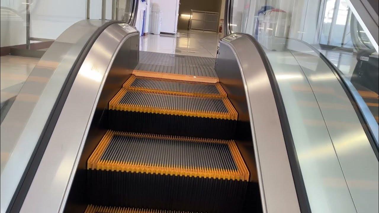 【東芝】1X エスカレーター スポーツデポ佐世保大塔インター店 1X escalator Sports Depo Daito Sasebo Nagasaki Japan - YouTube