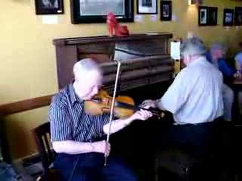 Buddy MacMaster Cape Breton Fiddler - YouTube