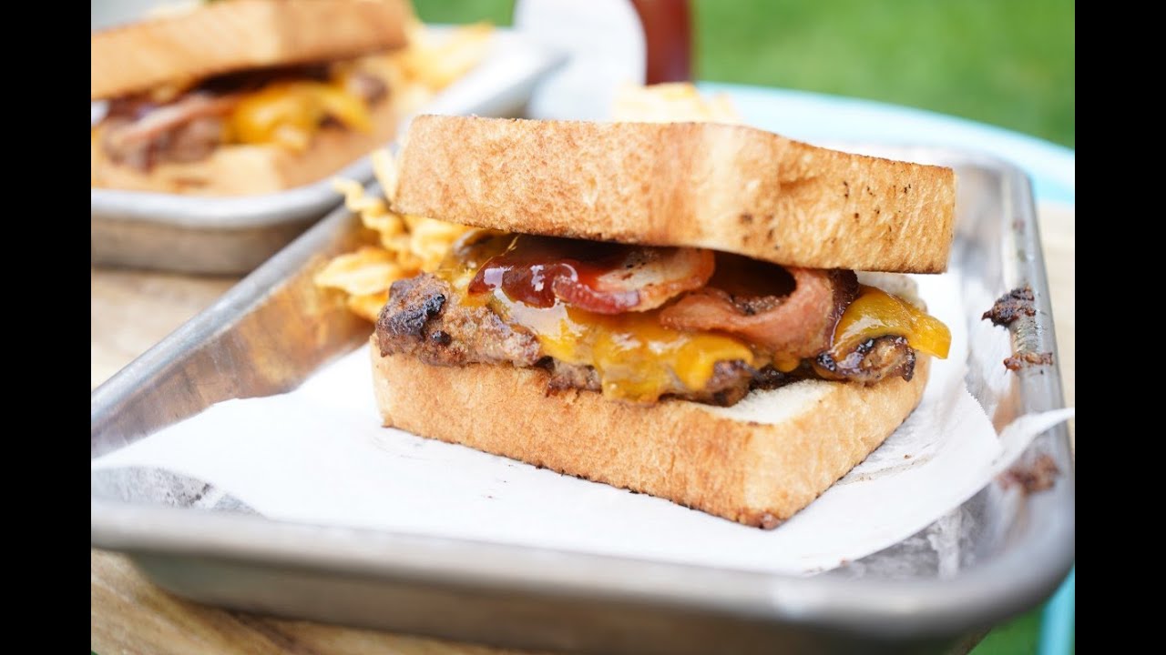 BBQ Texas Toast Blackstone Smash Burgers - YouTube