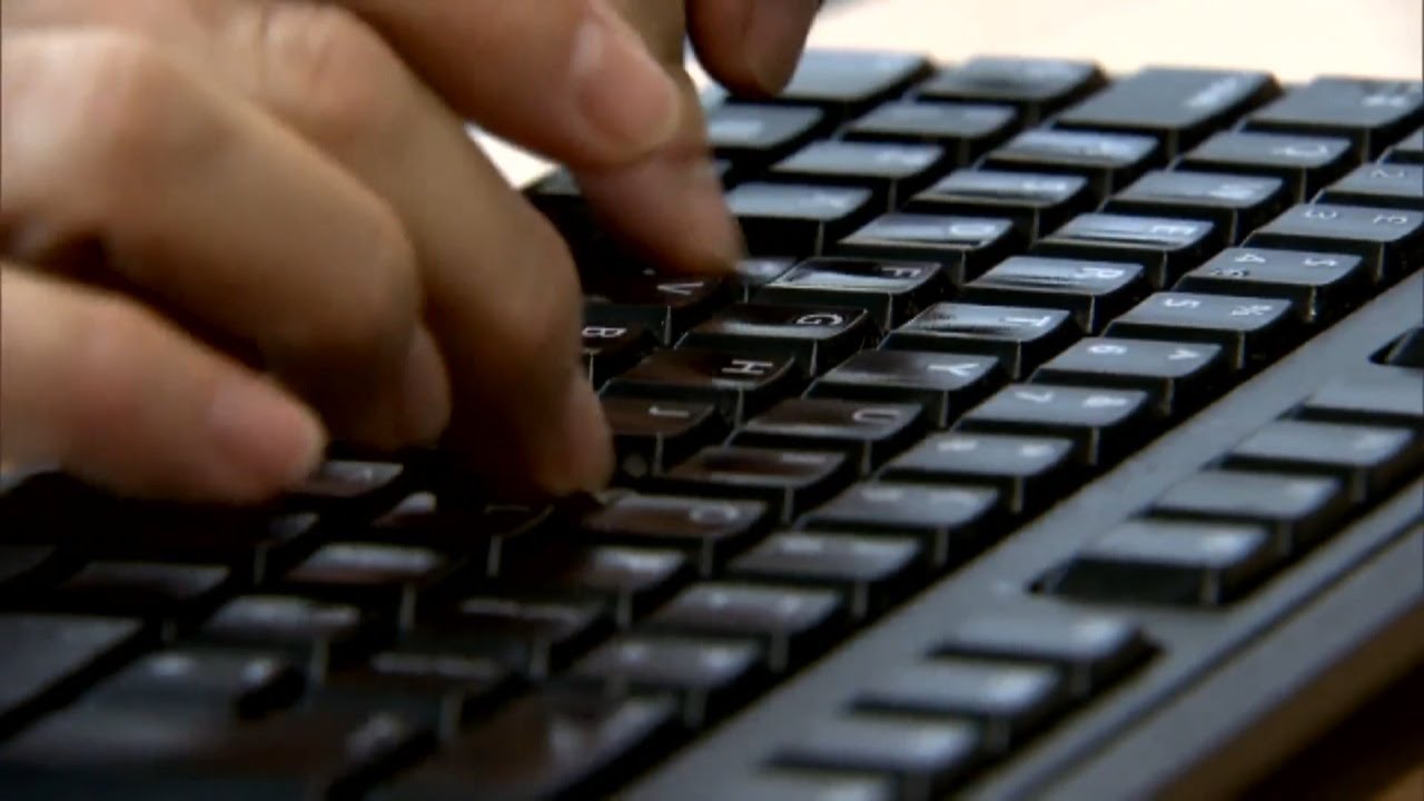 Scam Alert: avoid the "fat fingers" scam - YouTube