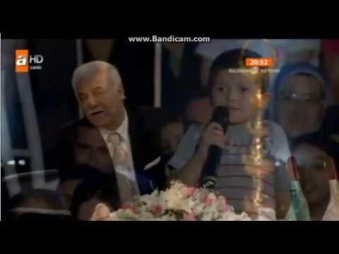 Nihat Hatipoğlu'na çaktırmadan dinozor diyen çocuk