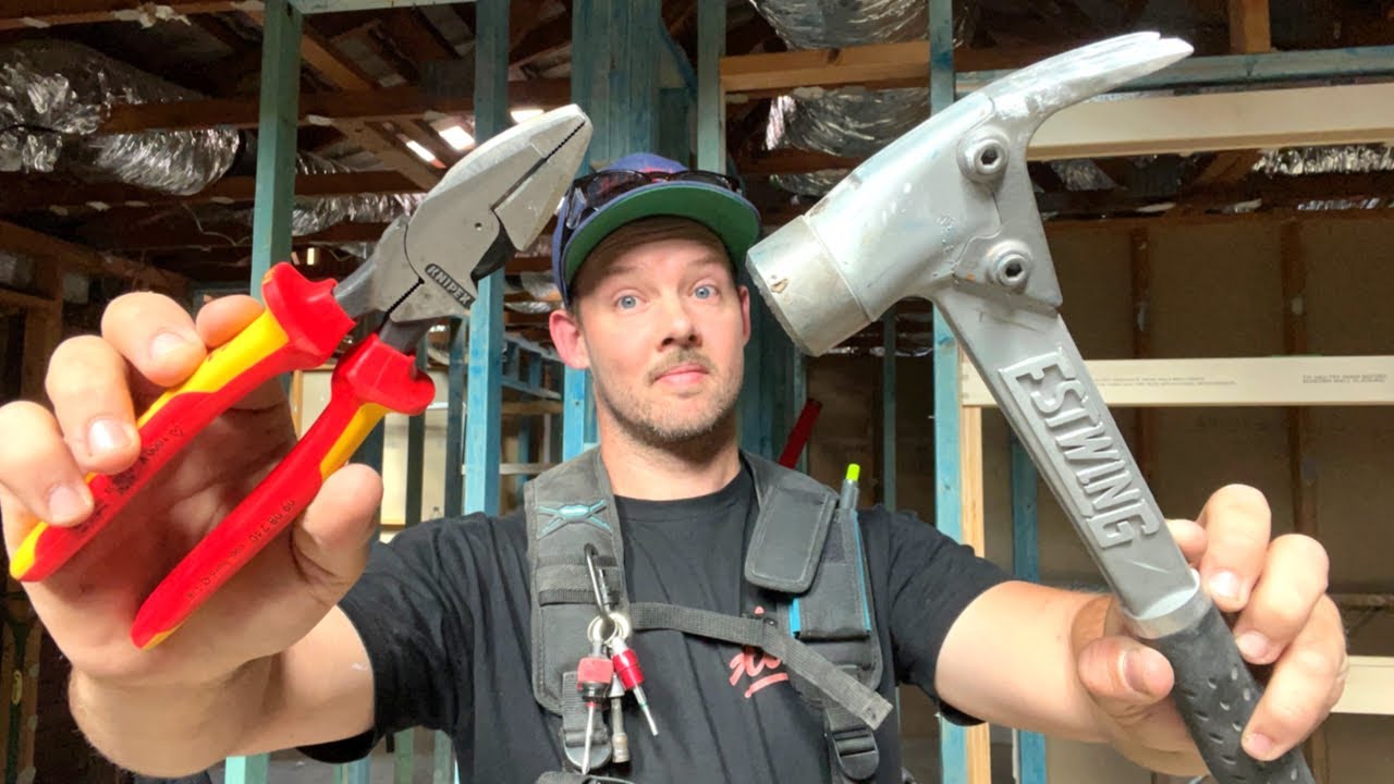 ELECTRICIAN tries to be a CARPENTER | How I framed my walls and cavity ...