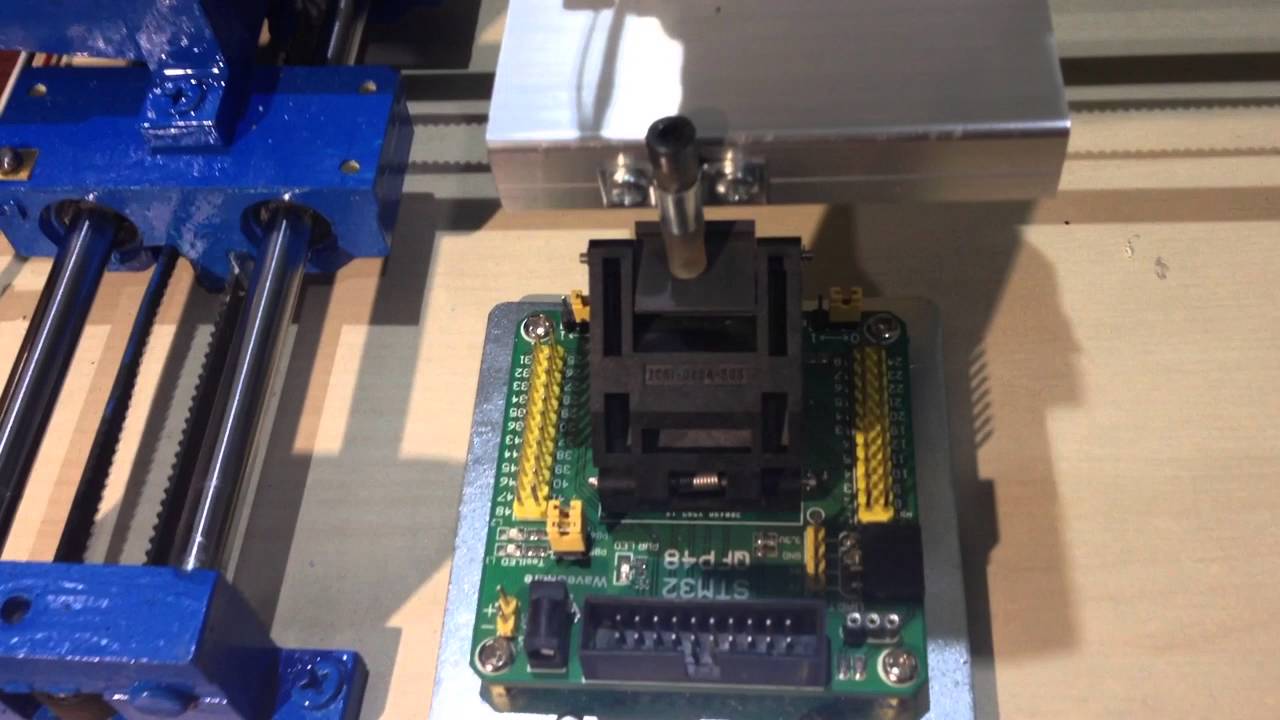 Çip programlayan robot - YouTube