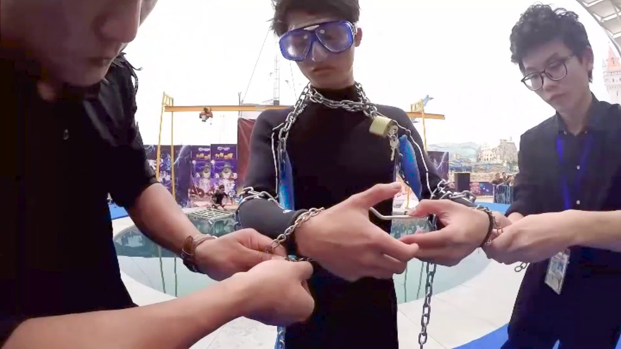 Underwater Scene Escape-Magician 银术可 - YouTube