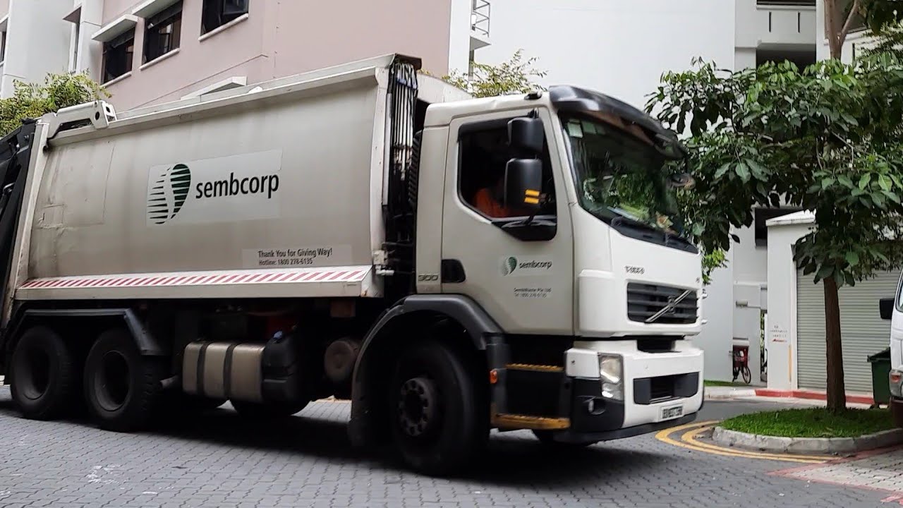 Friendly Singapore Sembcorp Garbage collectors - YouTube