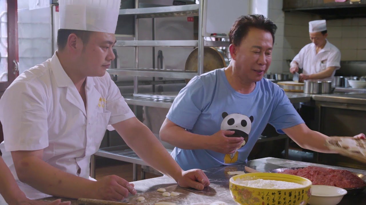 Yan Can Cook : Spice Kingdom - Szechuan Dumplings - YouTube