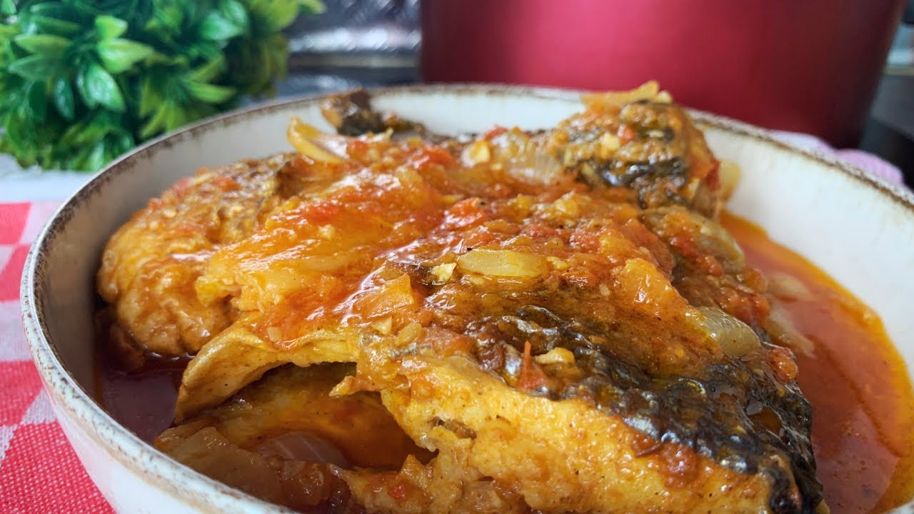 Recette Poisson DORADE à la sauce tomate très simple et delicieux ...