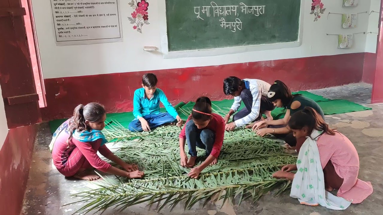 Students making chatayi and baskets from dates plant leaves to avoid ...