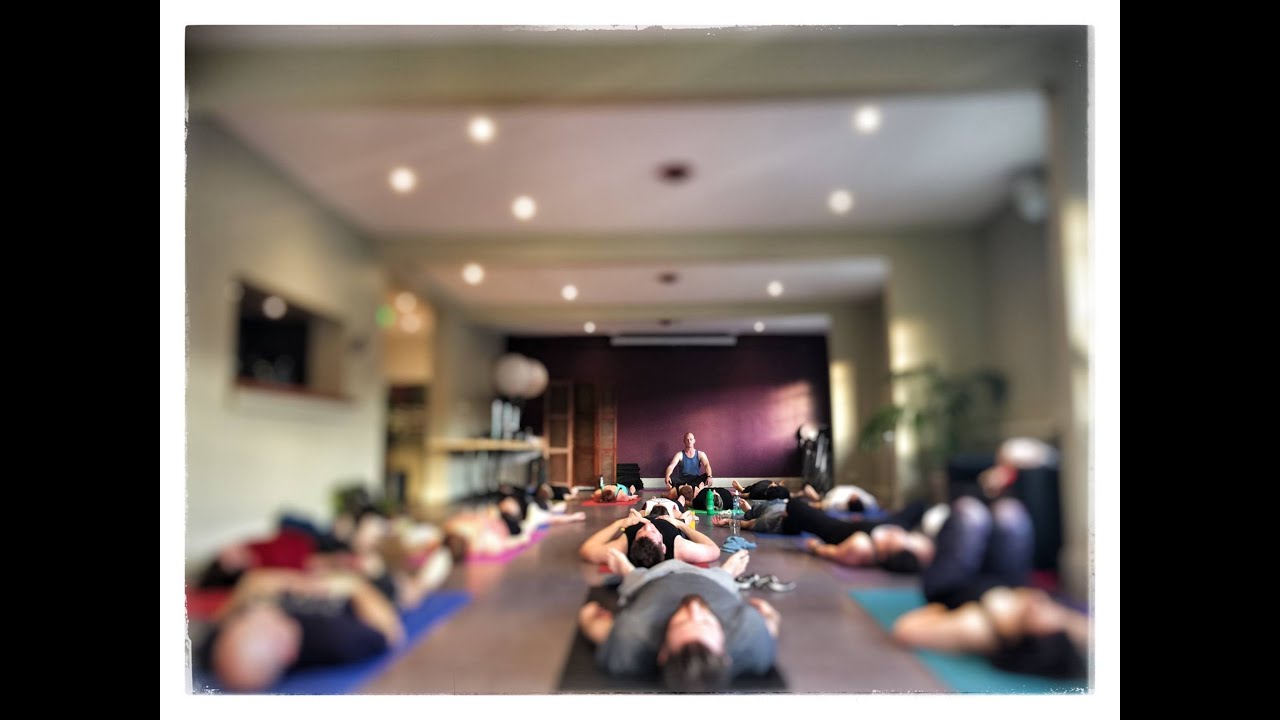 Rob Grubb 40 minute Vinyasa yoga class - YouTube