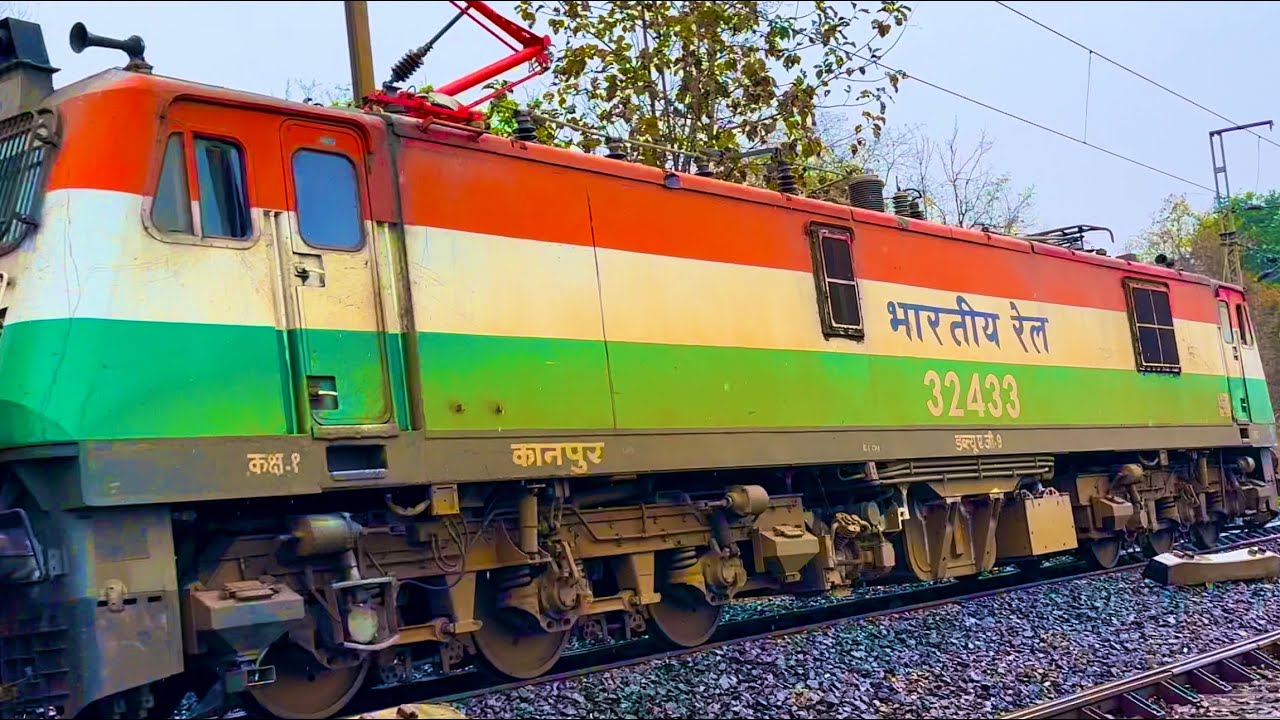 SHALIMAR KURLA EXPRESS II INDIAN RAILWAYS TRAINS - YouTube