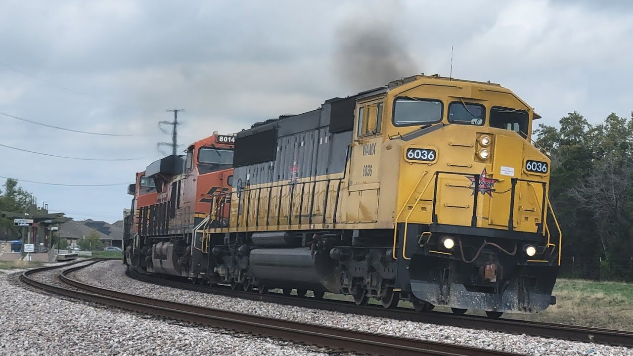 WAMX 6036 leads AWRR 301 east through Lakeline Texas - YouTube