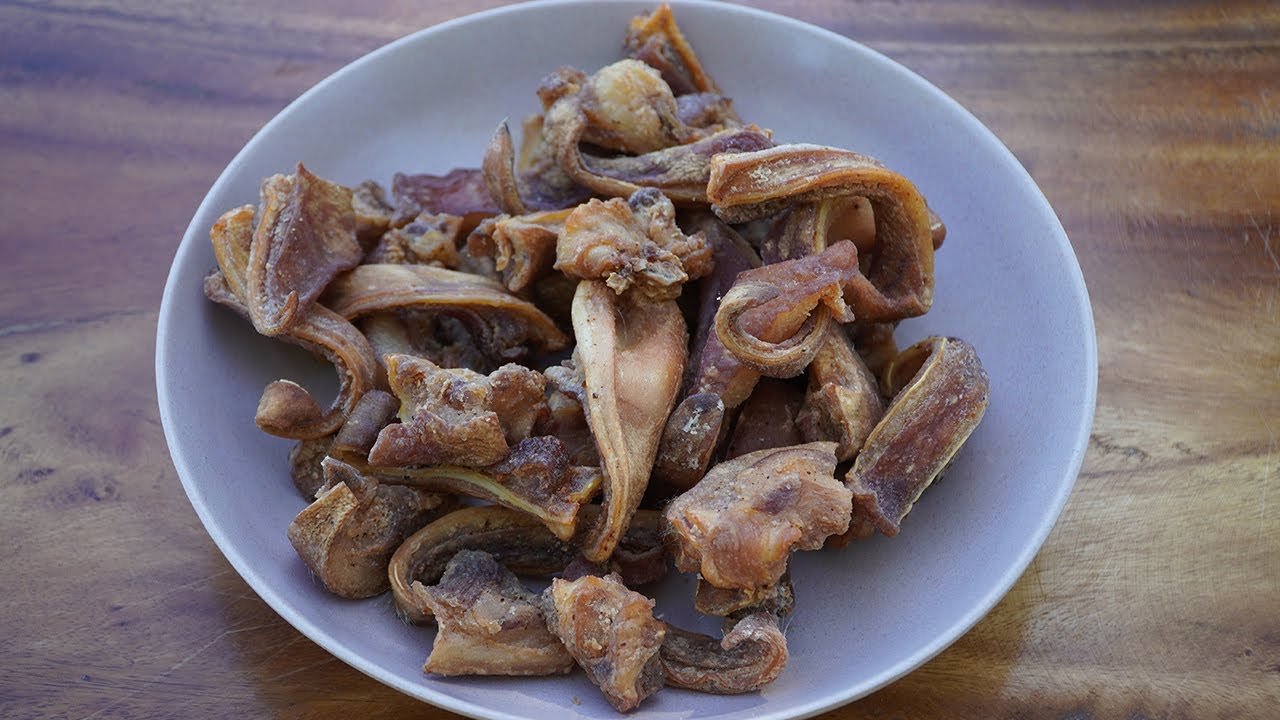 Crunchy and Crispy Pig Ear Cooking and Eating / Kdeb Cooking - YouTube