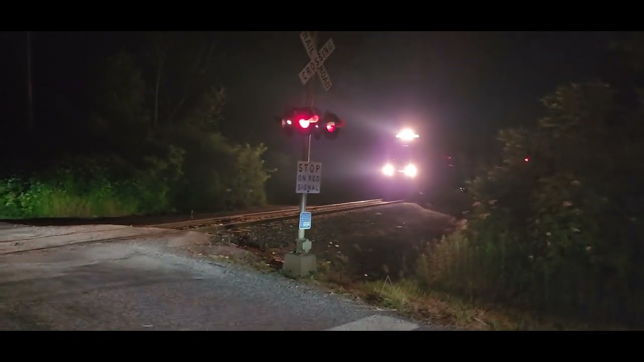 LSRC 6432 & LSRC 6301 Southbound Tatham Rd. Bridgeport - YouTube