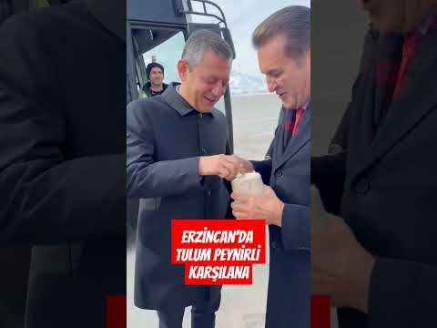 Mustafa Sarıgül CHP genel başkanı Özgür Özel'i Erzincan'da elinde tulum peyniri ile karşıladı