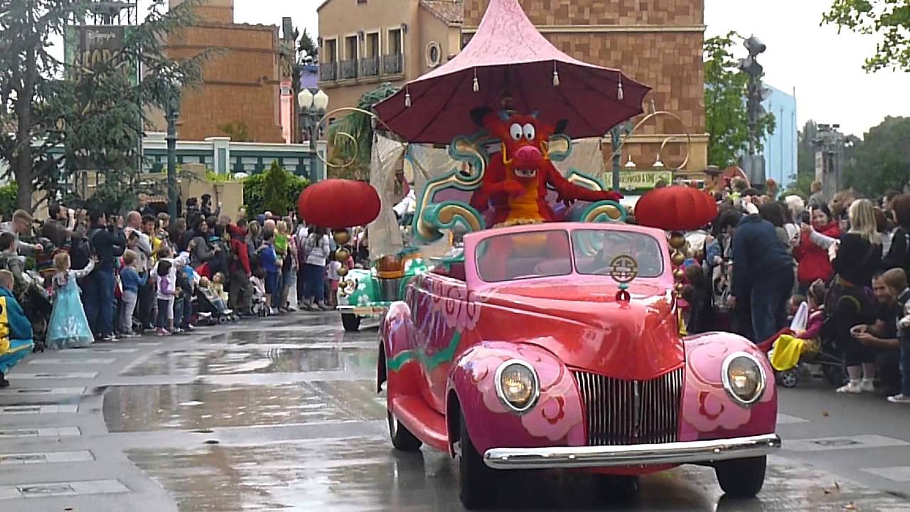 Stars n Cars Parade, Disneyland Paris, June 2014. - YouTube