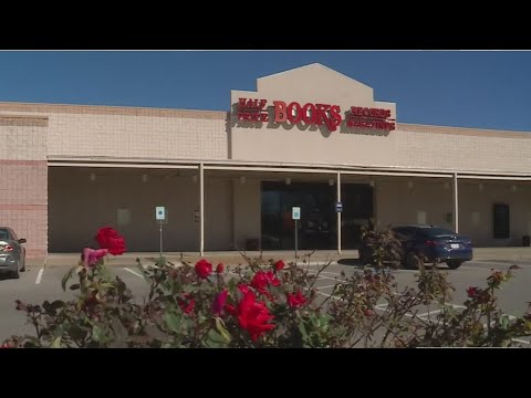 Half Price Books closing bookstore in north Austin - YouTube