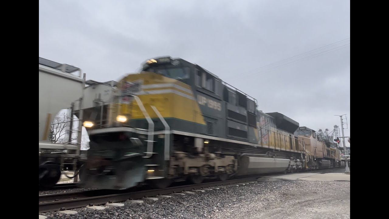 UP 1995 C&NW Heritage Unit Leads Intermodal Thru Malta Illinois 1/20/23 ...