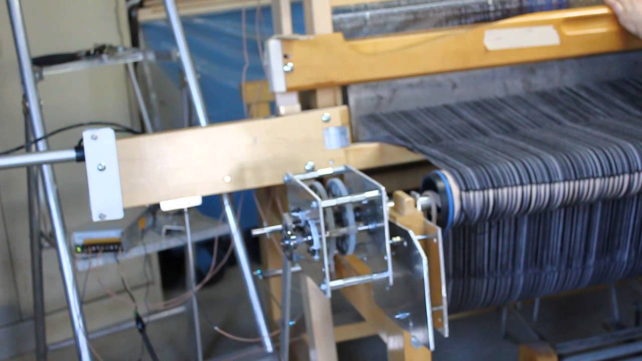 automatic cloth advance loom v1 - YouTube