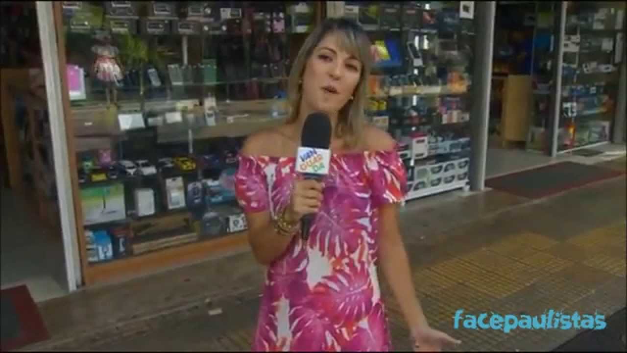 Kelly Maria mostra como improvisar um pau de selfie Vanguarda Mix 2015 ...