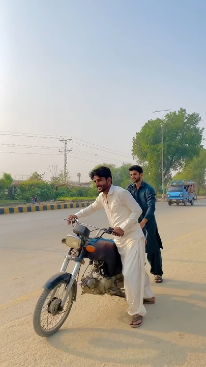 Bike ka petrol kha tam ho gaya 😂😂 #viral #funny #foryou #trending #new #nonsense #scene #prank ...