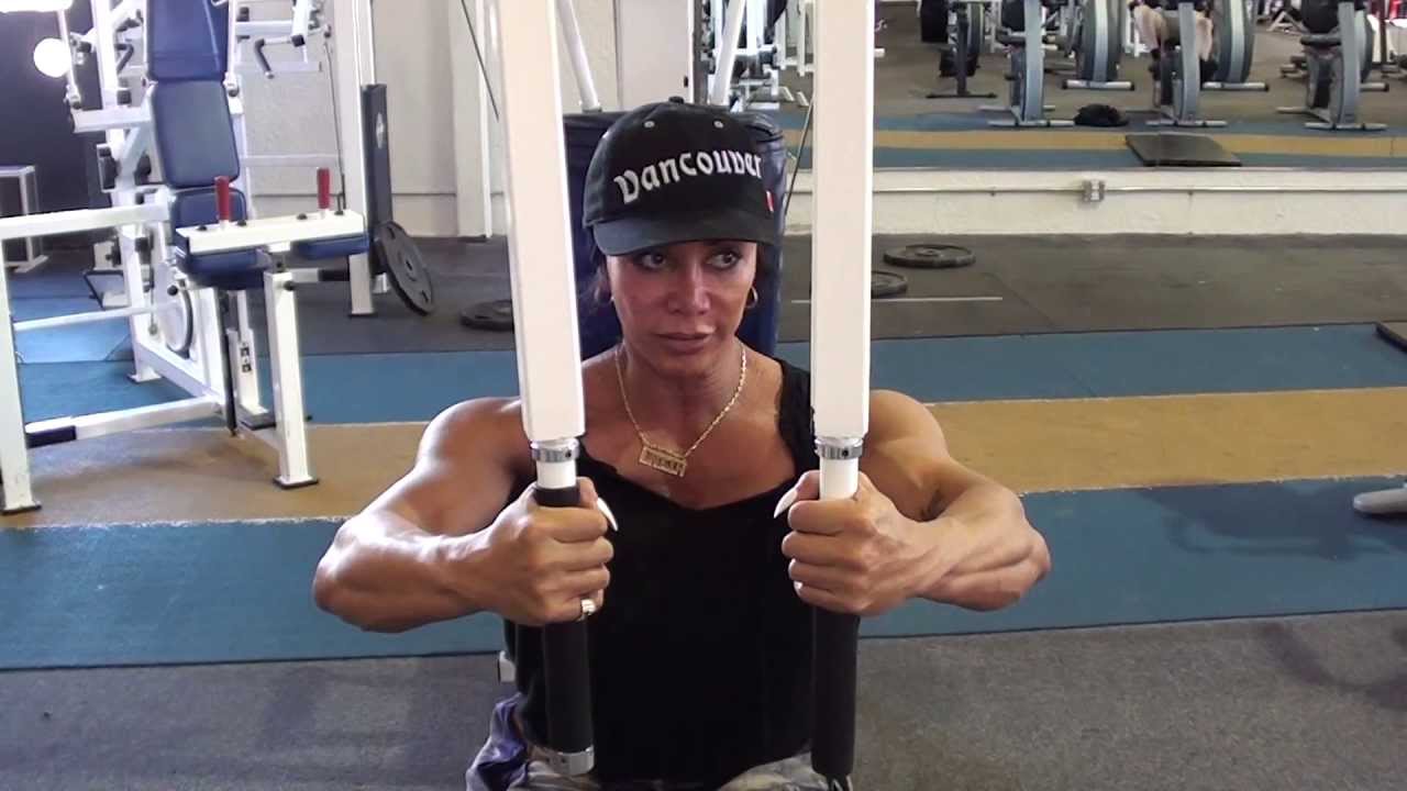 Latia's Butterfly Chest Pro Gym Training for Shaping the Pecs - YouTube